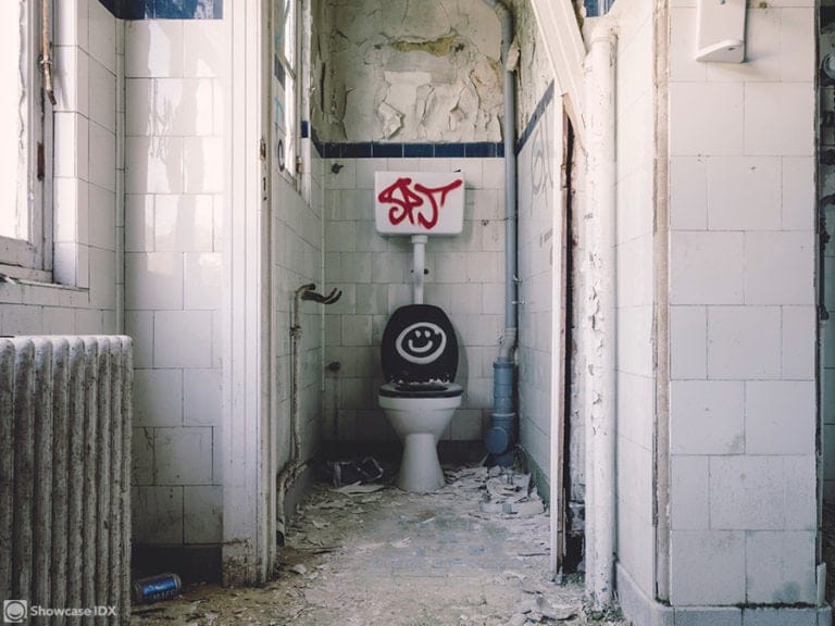57 Hilariously Terrible Real Estate Photos