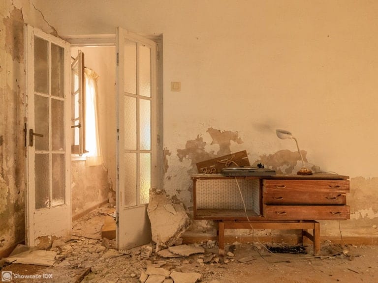 57 Hilariously Terrible Real Estate Photos